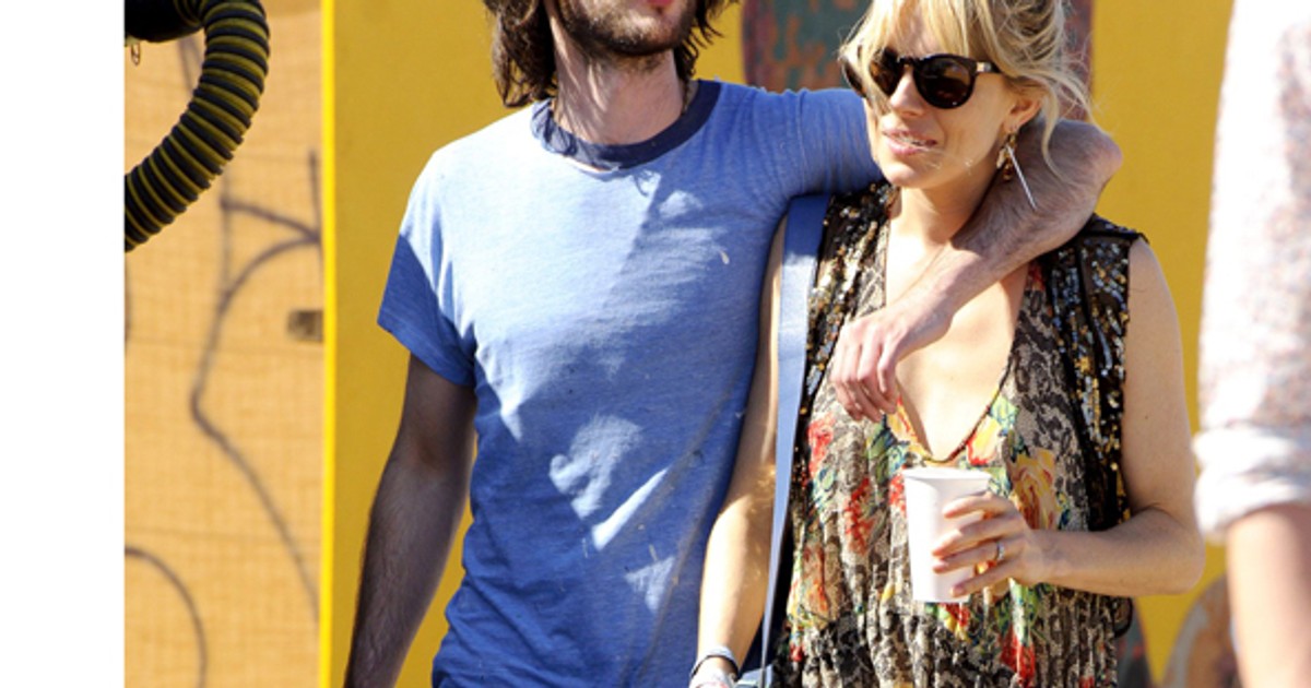 A Burberry kampánysztárok, Sienna Miller és Tom Sturridge ...
