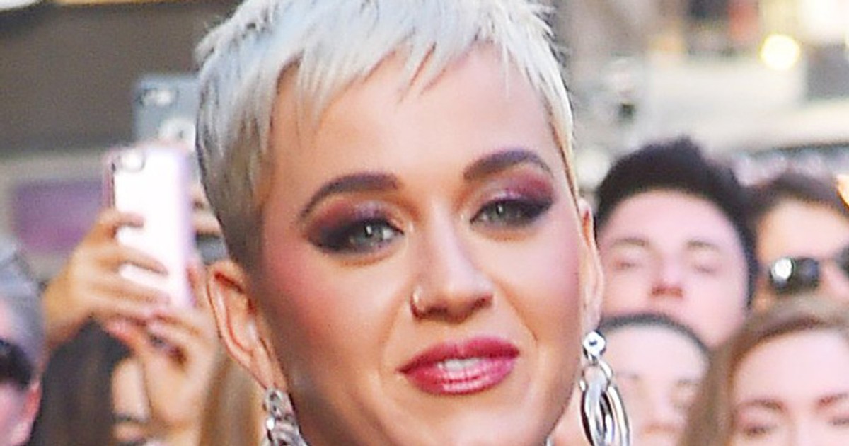 Katy Perry szigorúbb, mint valaha ebben a Mátrix-ruhában - Glamour