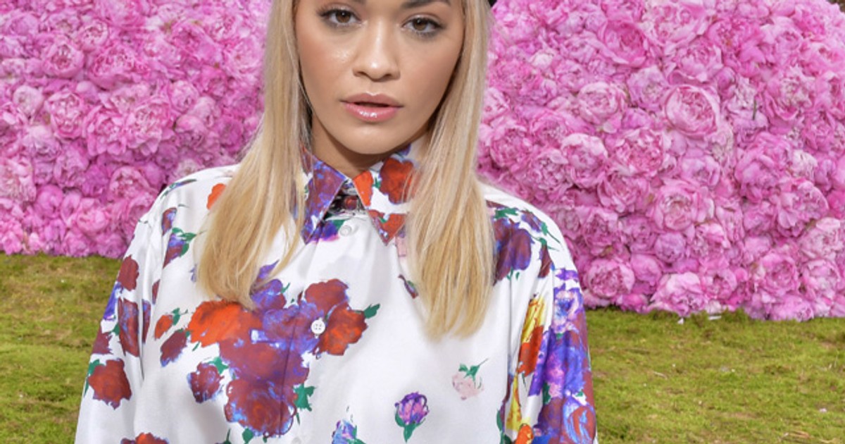 Rita Ora sapkáján nem tudunk nem röhögni... - Glamour