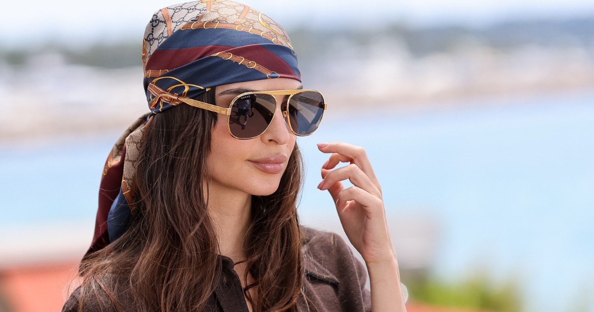 Emily Ratajkowski meztelen fotójától lángol az internet, mindössze egy ...